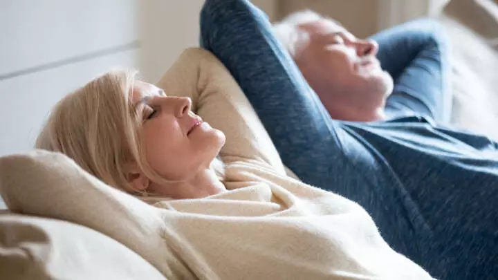 Overmatige dutjes overdag doen kan wijzen op de ziekte van Alzheimer, suggereert onderzoek