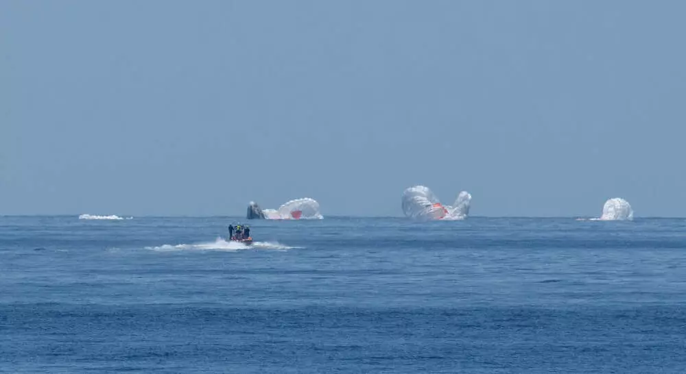 NASA, SpaceX veido vēsturi, pirmo reizi 45 gadu laikā notriecot astronautu ASV amatniecībā 1506_1