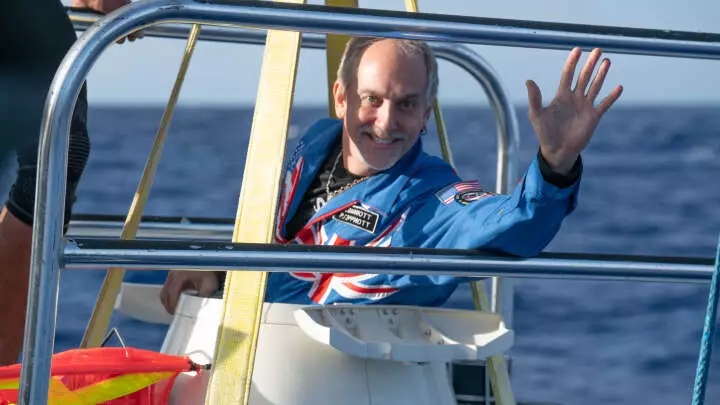 Esklusiboa: Richard Garriott Ozeanoko punturik sakonenera egindako murgilketa errekor batean