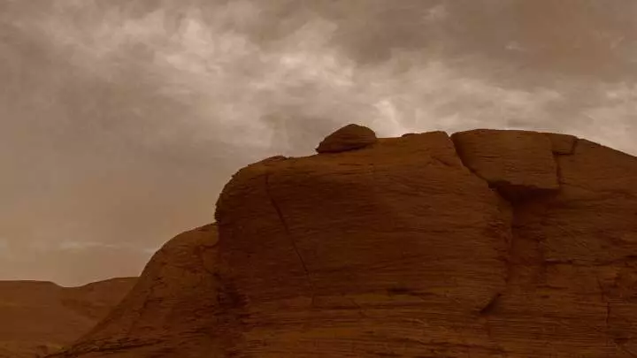 Jereo ny Wispy Clouds Float By Overhead On Mars