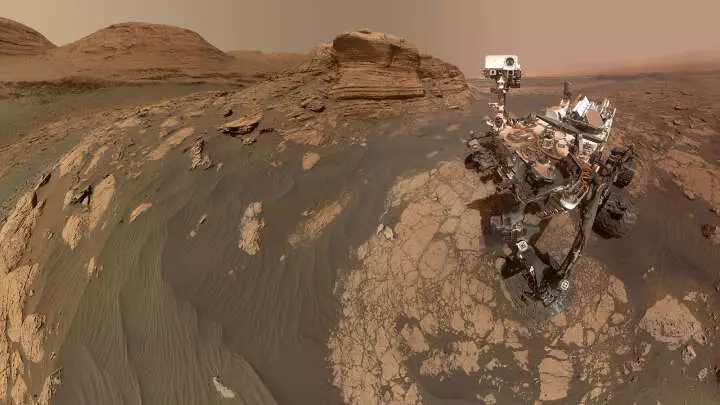 NASA-ს Curiosity აგზავნის მარსის კლდის ახალ სელფს და 3D სურათს