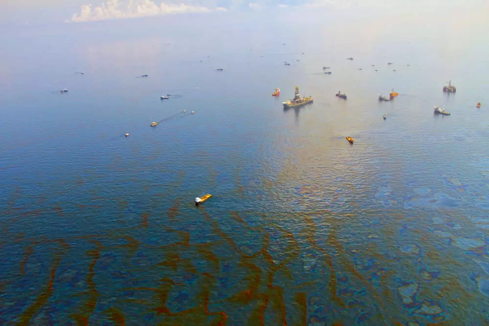 Wyciek ropy z głębinowych horyzontów
