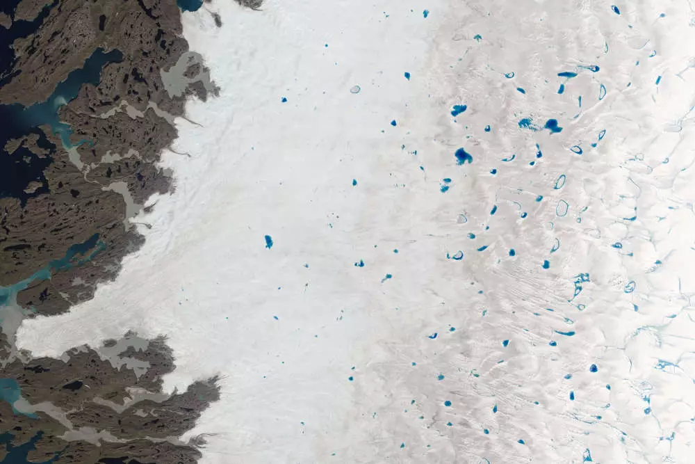 Matahum nga Asul nga mga Lanaw nga Nagpakita Sa Sidlakang Antarctica Nagpahibalo sa Usa ka Makalilisang nga Umaabot