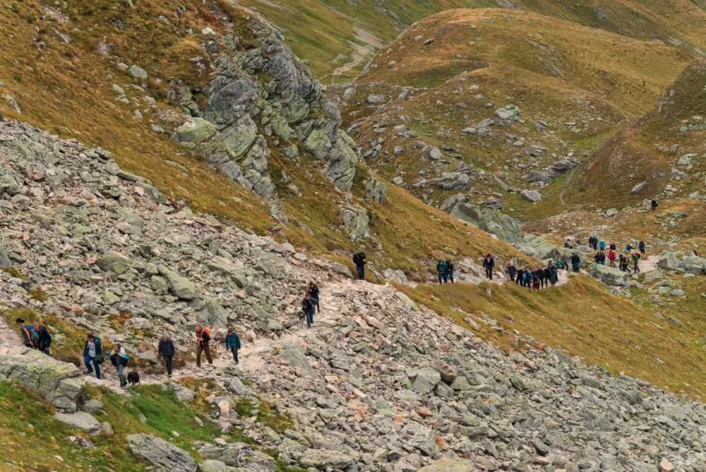 Zwitserland houdt begrafenis voor door klimaatverandering gedode gletsjer 1828_1