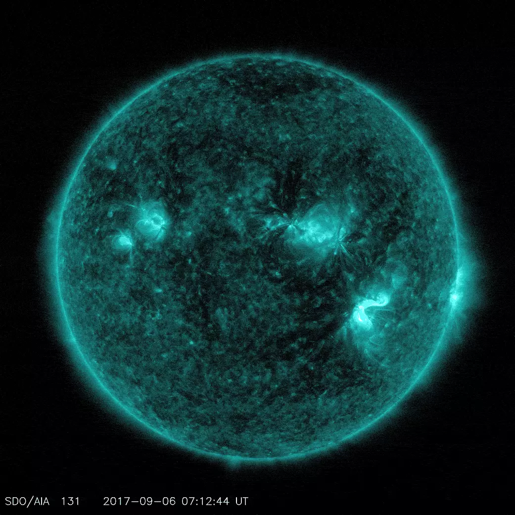 La Suno Ĵus Deĉenigis Enorgan Sunan Ekflamon, Kaj Ĝi Trafas Nin Ĉi tie Sur la Tero 1993_1