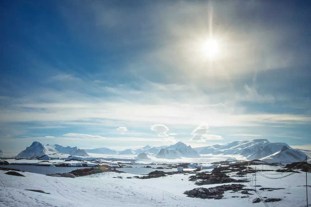 Absolūti masīvs subglaciālais ezers, kas atrasts zem Antarktīdas ledus 2001_1