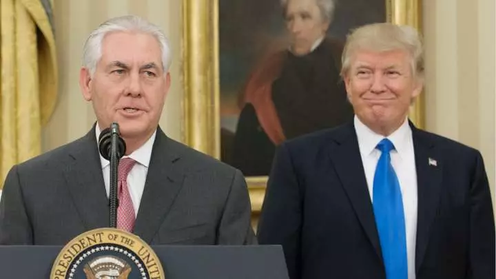 Mensa dia manolotra ny hampiantrano fitsapana IQ miaraka amin'i Tillerson sy Trump