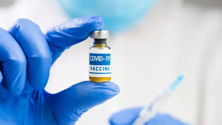 Kijk hoe deze microbioloog anti-vax-mythen vernietigt zonder zelfs maar te zweten