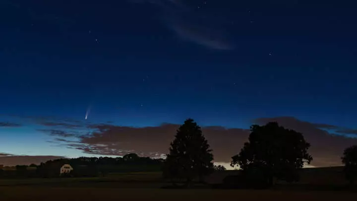 Comet NEOWISE dia ho hita tsy ho ela aorian'ny filentehan'ny masoandro