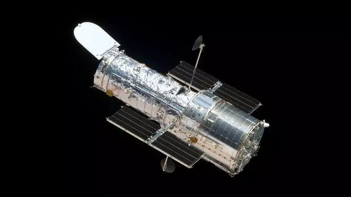 Hubble Adzoka Kuita Sainzi Kutevera Mwedzi Wekuedza Kuigadzirisa