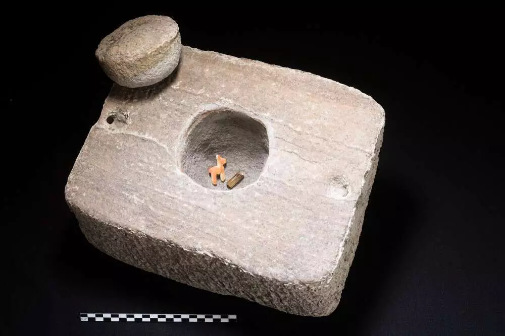 Scatola di pietra trovata nel lago Titicaca conteneva un'offerta rituale Inca 2523_1