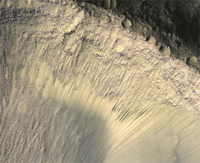 Mars Reconnaissance Orbiter ၏ 15 နှစ်မြောက်အထိမ်းအမှတ်အဖြစ် NASA မှလှပသောရုပ်ပုံများထုတ်ပြန်ခဲ့သည် 2632_2