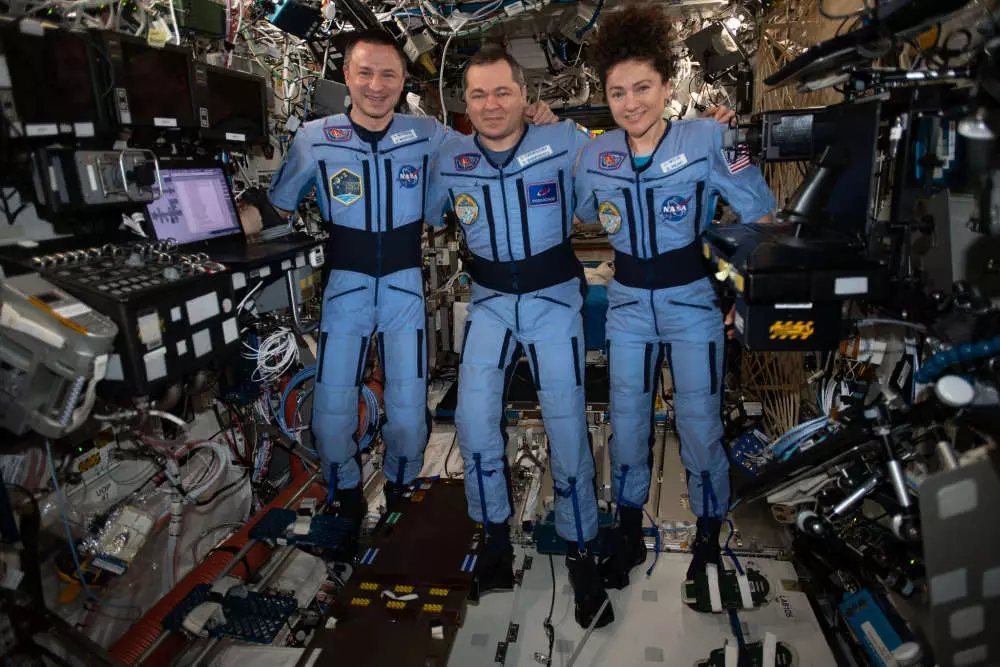 Astronautai grįžta namo į visai kitokią žemę, kurią paliko 2681_1