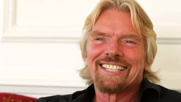 Gall Richard Branson Curo Jeff Bezos i'r Gofod Mewn gwirionedd