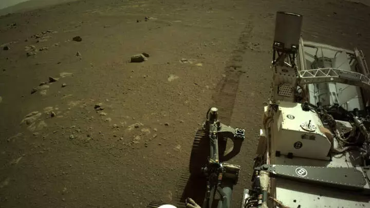 Mamela Molumo oa Mamello Driving On Mars