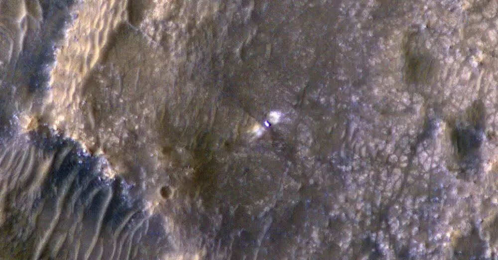 Настойчивость замечена из космоса в виде крошечного пятнышка на поверхности Марса 2765_3