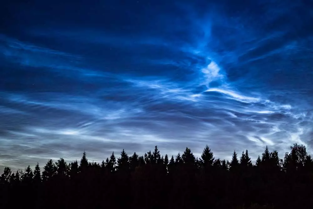 Vapustav Noctilucent Pilve Fenomen süttib suveöö taevas 2771_1
