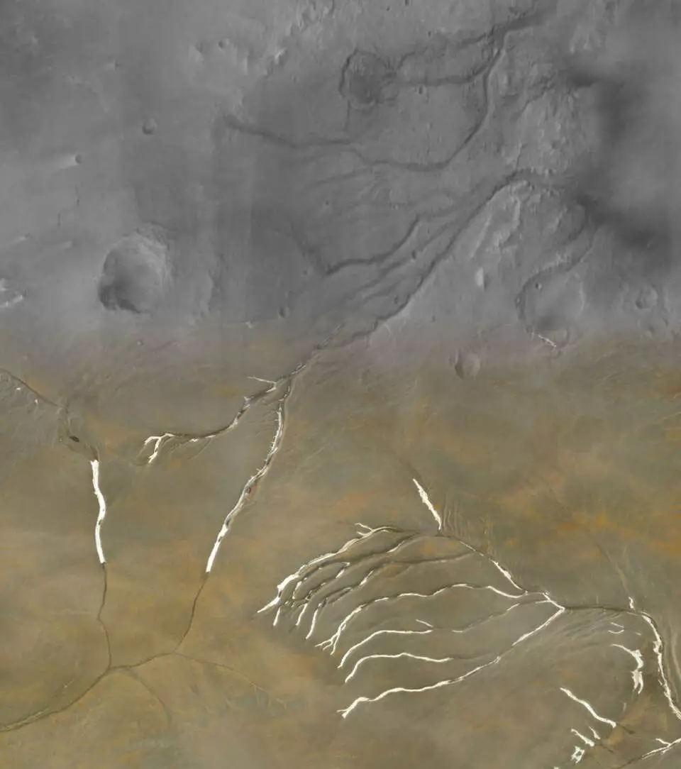 Massicce calotte di ghiaccio, non fiumi, potrebbero aver scolpito antiche valli su Marte 2797_1