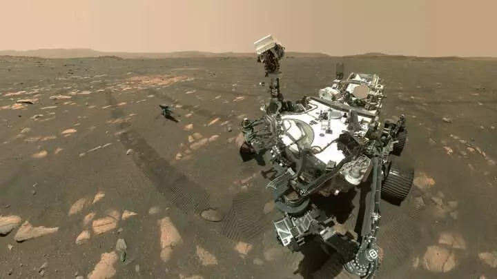 這是火星上的風和小型直升機的聲音