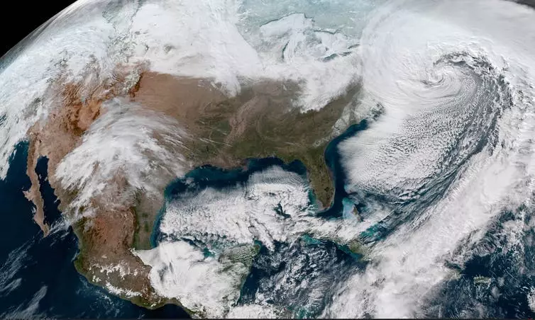 O imagine din satelit a unei furtuni deasupra S.U.A.