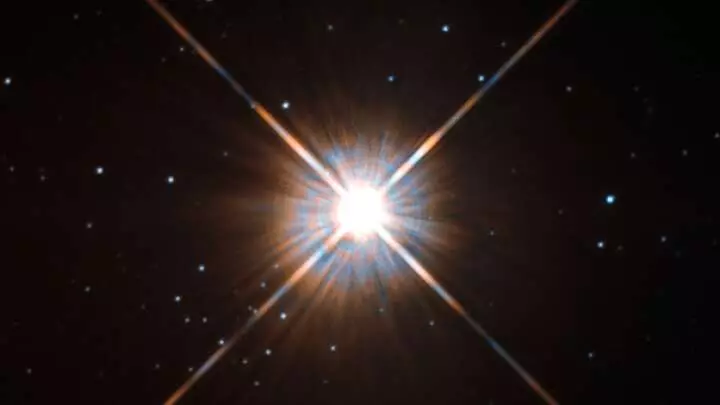 Ia Masih Bukan Aliens: Isyarat Proxima Centauri Misterius Ternyata Hanya Kita Lagi