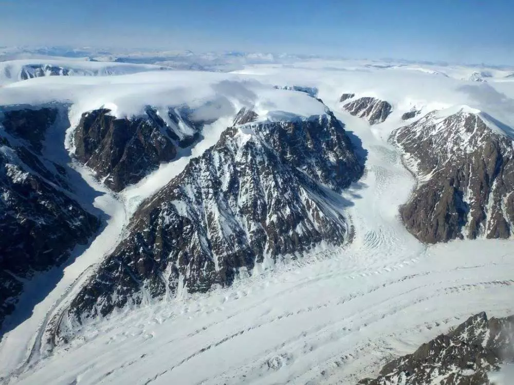 НАСА Гренландын мөсөн бүрхүүлийн хуваагдмал хэвлийн газрын зургийг гаргажээ 3164_2
