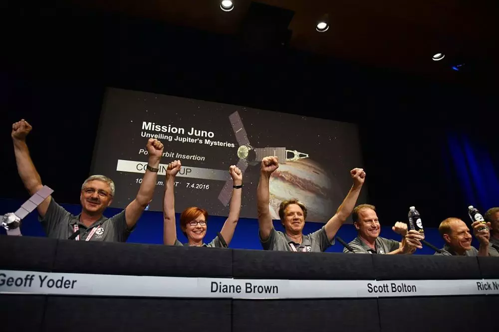 Sėkmė! Juno įsuka į orbitą aplink Jupiterį vykdydama istorinę misiją 3501_1