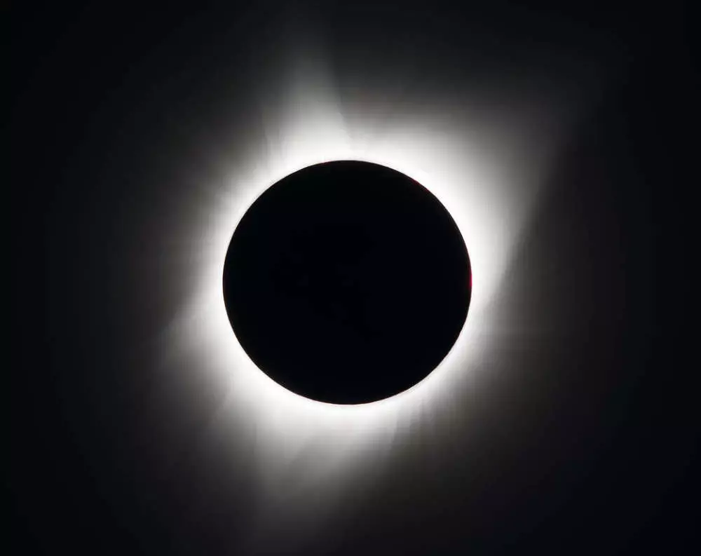 ábhar-1503402661-iomlán-eclipse.jpg