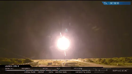 SpaceX het pas sy vyfde landing na nog 'n suksesvolle bekendstelling gemaak 3887_2