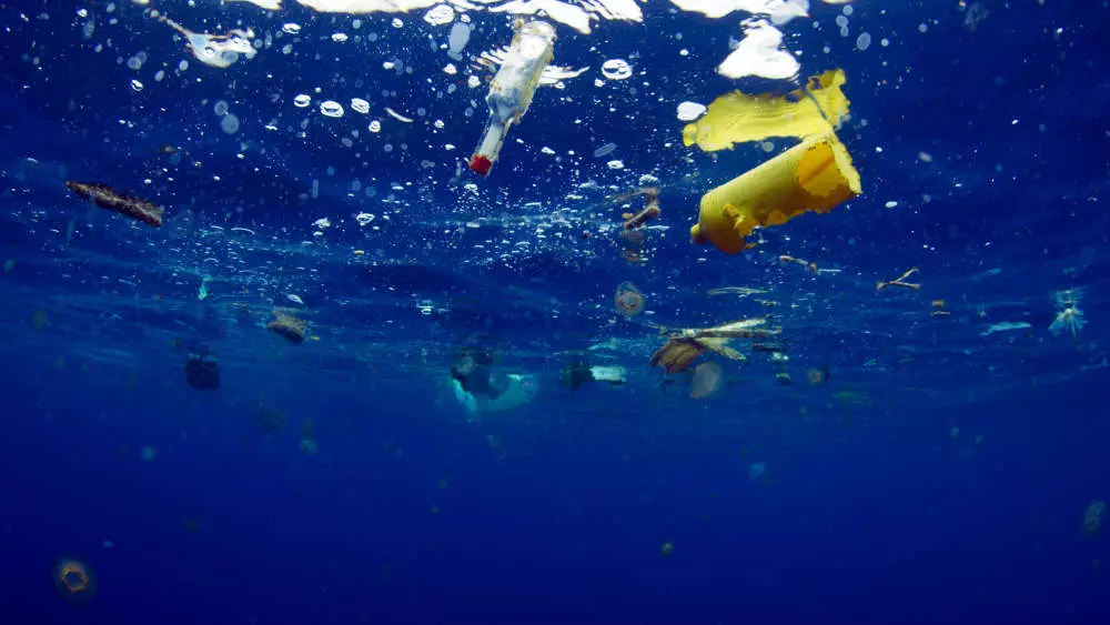Blue Planet II, um hervorzuheben, wie wir die Ozeane mit Plastik ersticken