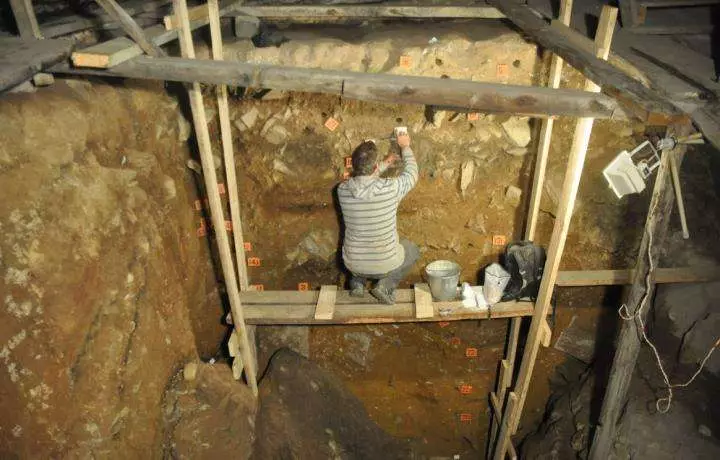 Brud z jaskini Denisova rzuca światło na historię prehistorycznych ludzi 4372_1