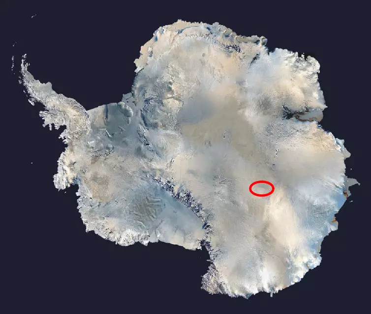 Yintoni elele phantsi komkhenkce wase-Antarctica? Amachibi, uBomi kunye nezona zibalaseleyo kwiiCanyons 4582_3