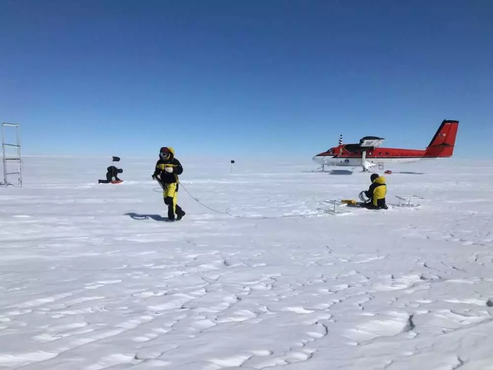 Ogromna mreža jezer, najdena pod največjim ledenikom vzhodne Antarktike 4600_1