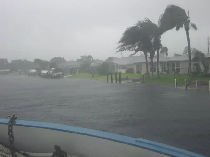 El aumento de los mares trae una pesada carga a la economía costera de Florida. ¿Se puede adaptar? 5943_1