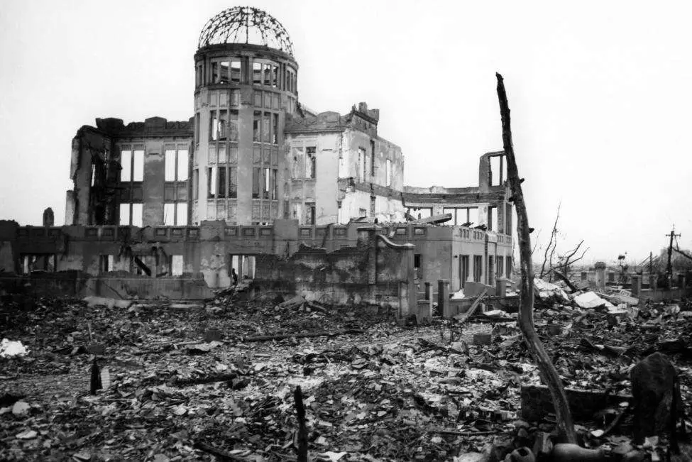 Stränn a Japan si mat de geschmoltene Iwwerreschter vun Hiroshima besat 6081_2