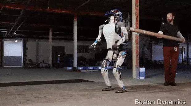 Το βίντεο με το απίστευτο ρομπότ που γυρίζει πίσω γίνεται viral και όλοι κάνουν το ίδιο αστείο 6674_1
