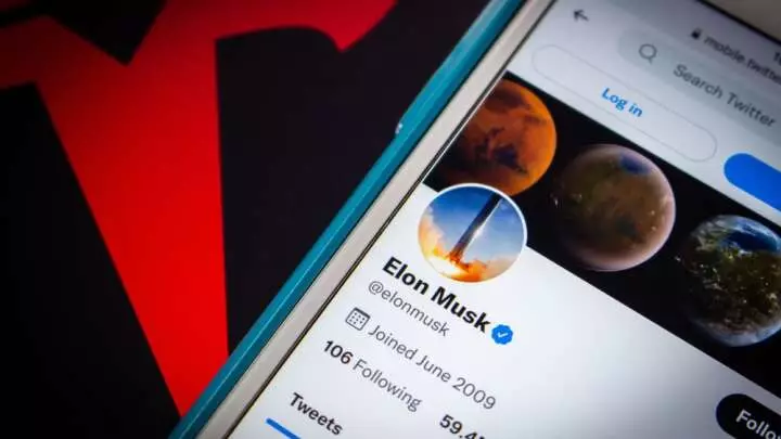 Elon Musk, nu på Twitters styrelse, retar idé om redigeringsknapp och "betydande förbättringar"