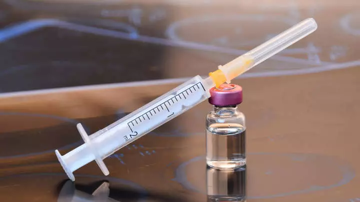 Вакцина проти ВПЛ удвічі зменшує захворюваність на рак шийки матки лише за 10 років