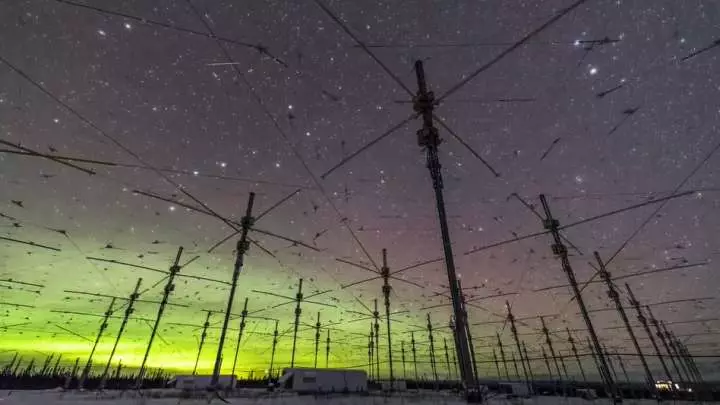 Video sing nggumunake Nangkep Langit Luar Biasa Ndhuwur Fasilitas HAARP sing misuwur ing Alaska