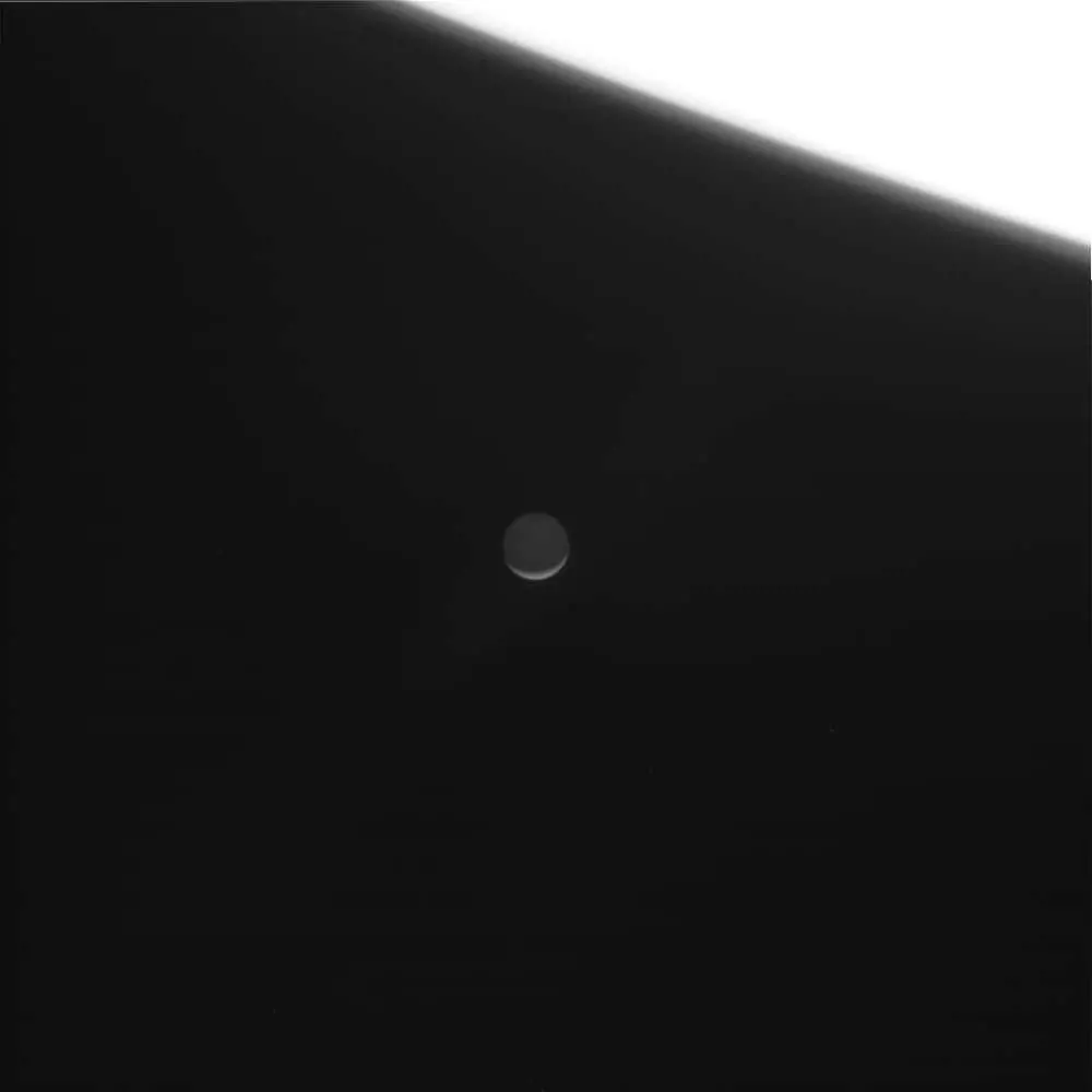 Το Cassini μόλις έστειλε τις τελευταίες του εικόνες από τον Κρόνο και είναι θεαματικές 7181_2