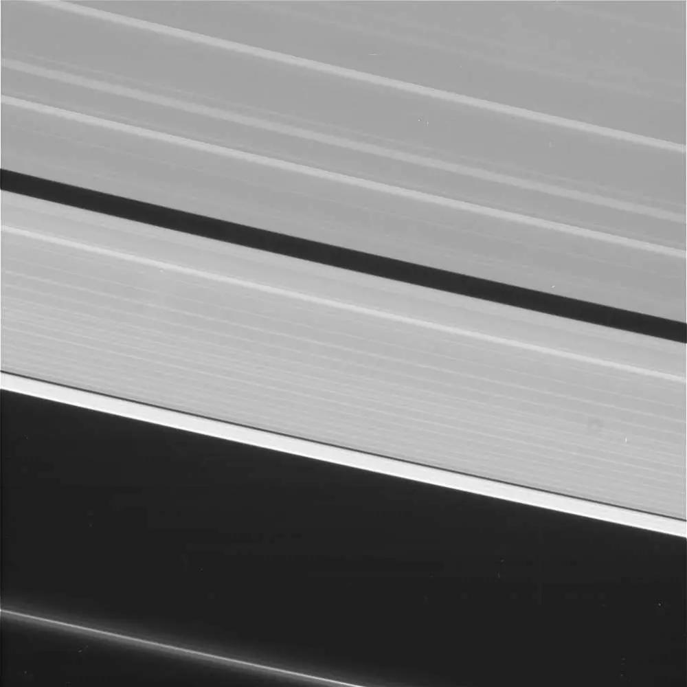 Cassini ພຽງແຕ່ສົ່ງຄືນຮູບພາບສຸດທ້າຍຂອງ Saturn, ແລະພວກເຂົາແມ່ນຫນ້າປະທັບໃຈ 7181_4