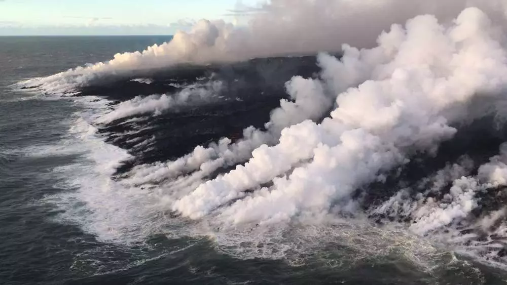 Mums Beidzot Ir Video No Lavas Tornado, Un Tas Ir Episks Kā Ellē 7255_2