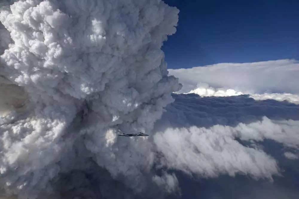 Kilauea'nın Patlaması Şimdi Kendi Lanet Fırtına Bulutlarını Üretiyor 7256_2