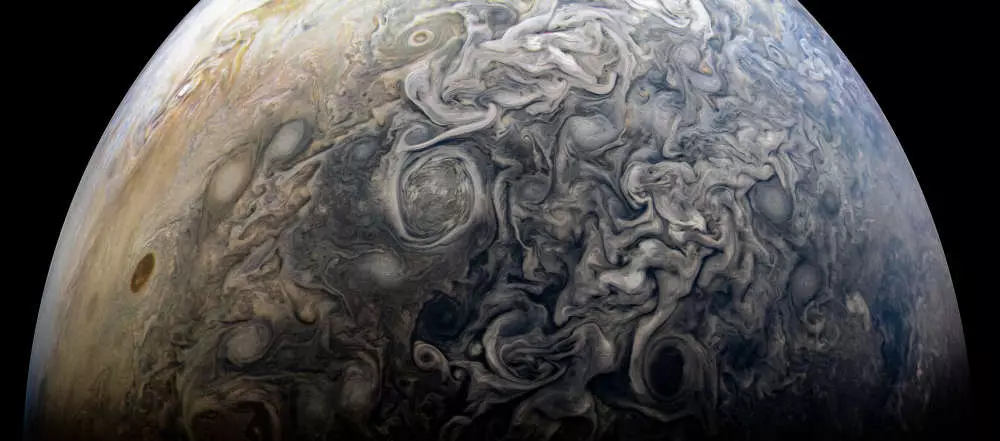 Déi lescht Biller vum Jupiter vun der NASA Juno Raumschëff sinn eescht onheemlech 7768_1