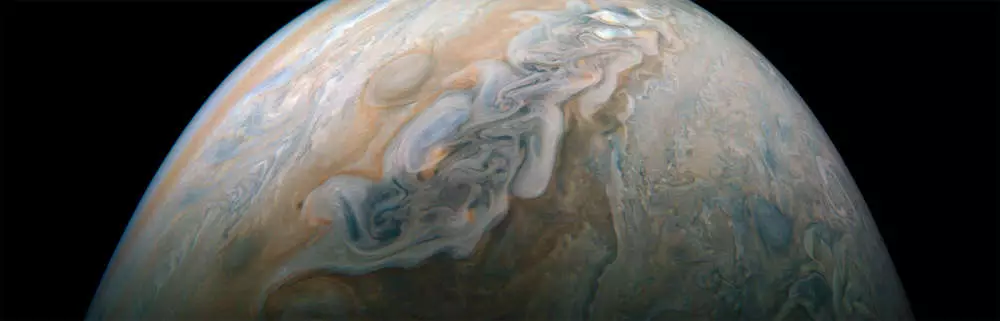 Déi lescht Biller vum Jupiter vun der NASA Juno Raumschëff sinn eescht onheemlech 7768_2