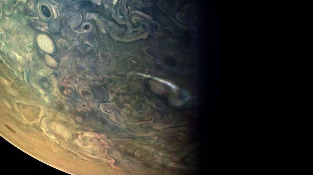 De lêste ôfbyldings fan Jupiter fan NASA's Juno Spacecraft binne serieus ongelooflijk 7768_5