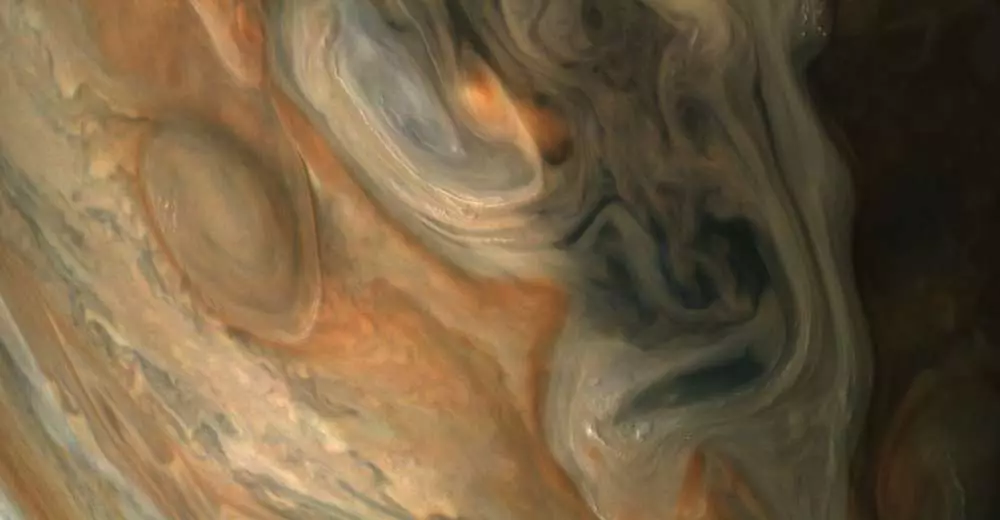 Déi lescht Biller vum Jupiter vun der NASA Juno Raumschëff sinn eescht onheemlech 7768_7