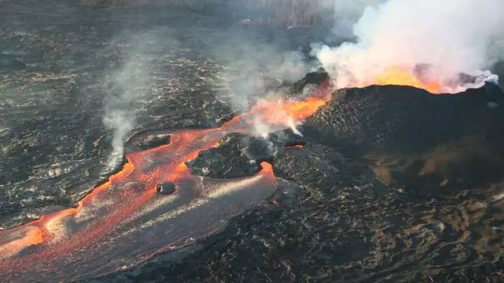 Bức ảnh rực rỡ của phi hành gia này về vụ phun trào Kilauea sẽ khiến bạn cảm thấy nhỏ bé đến kinh ngạc