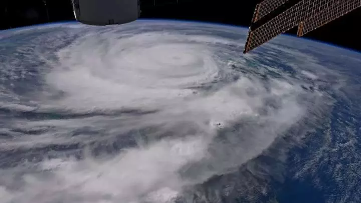 От общественности к ученым: почему мы не можем просто уничтожить ураганы?