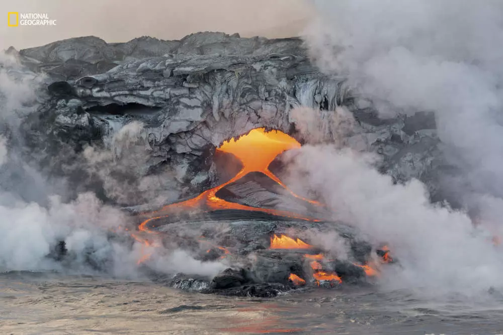 Havay adalarının lava boruları əjdahalar tərəfindən oyulmuş kimi görünür 8221_3